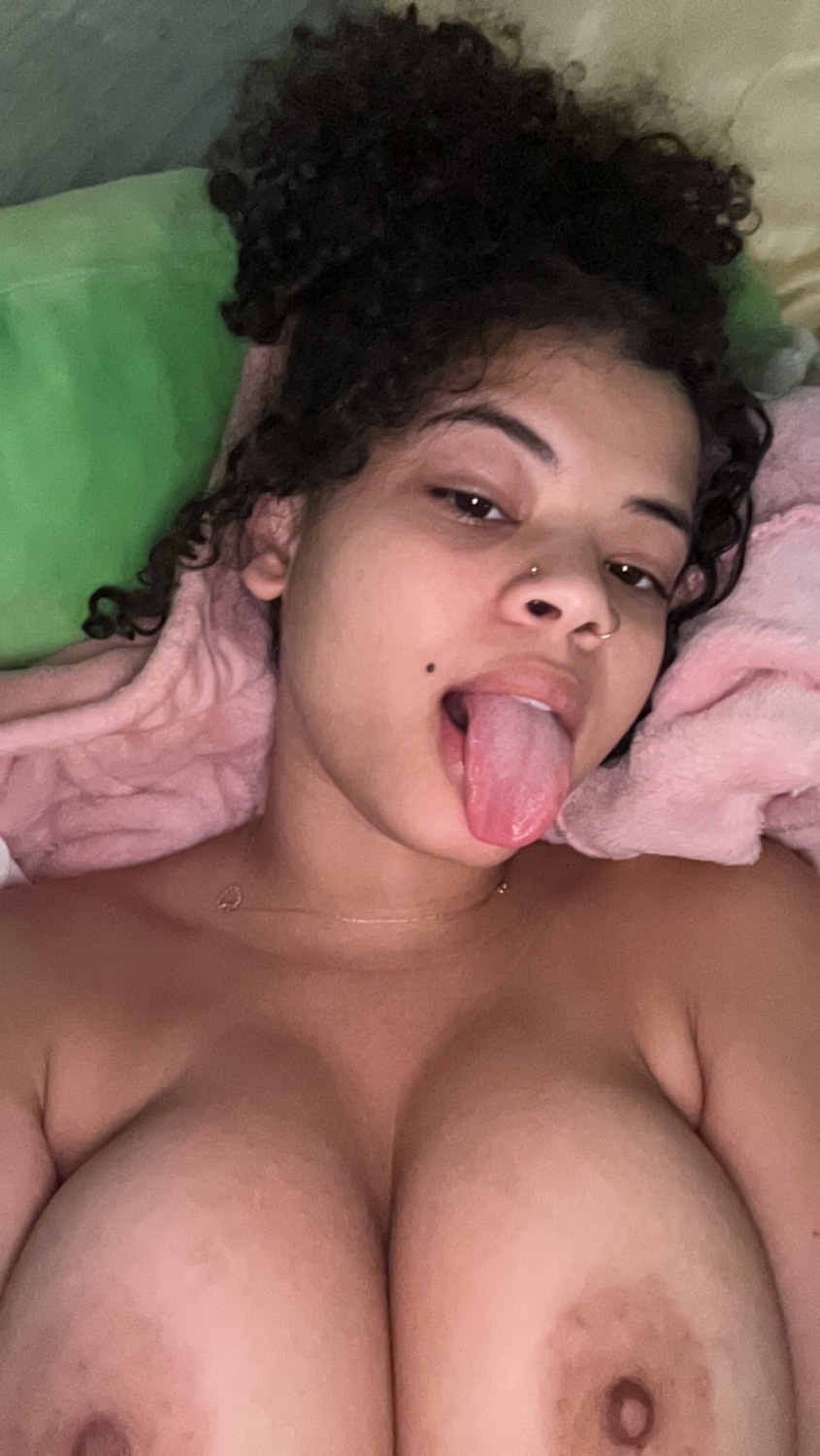 Lightskin Pretty Tittys ShesFreaky